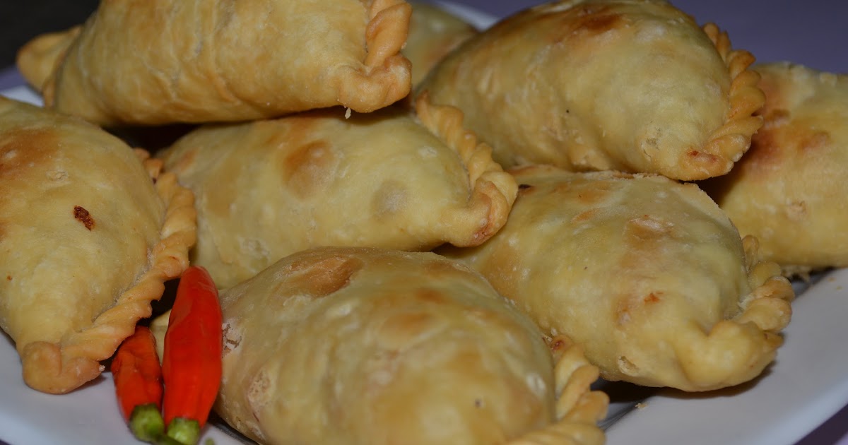 Diah Didi's Kitchen: Pastel Isi Ayam dan Sayuran