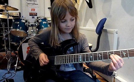 Zoe Thomson - The 8-Year-Old Girl With Incredible Guitar Skills (Video)