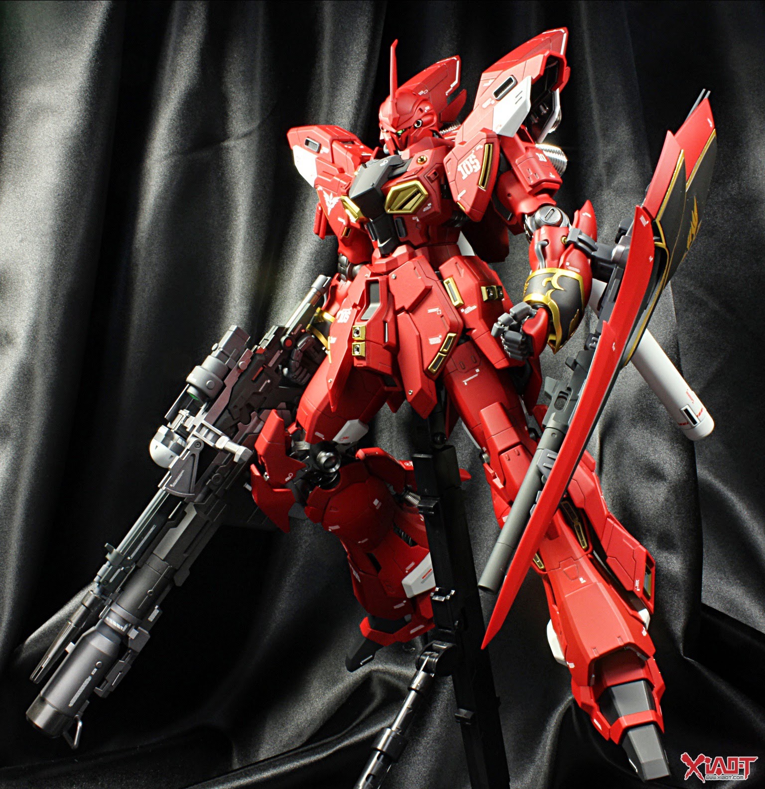 Custom Build: MG 1/100 Sinanju Stein Red