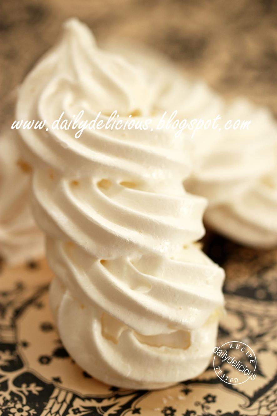 dailydelicious: Basic plain meringue : My white guilt!