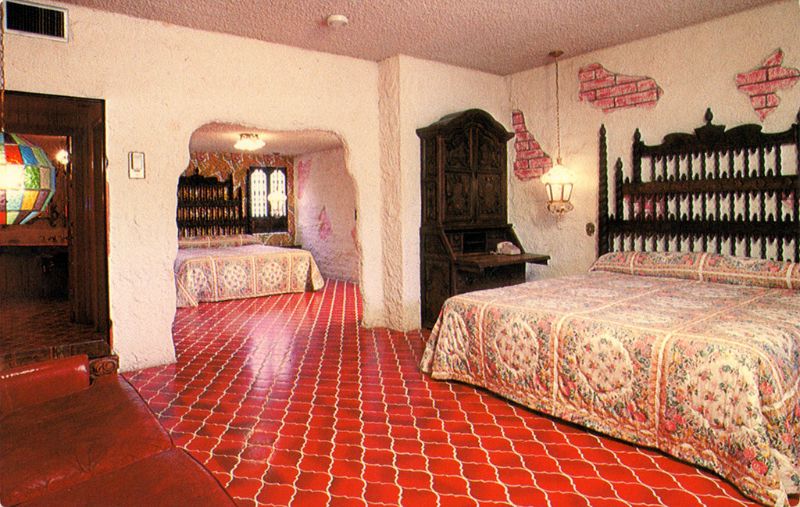 45 Cool Pics That Show Interior of the Madonna Inn, California in the ...