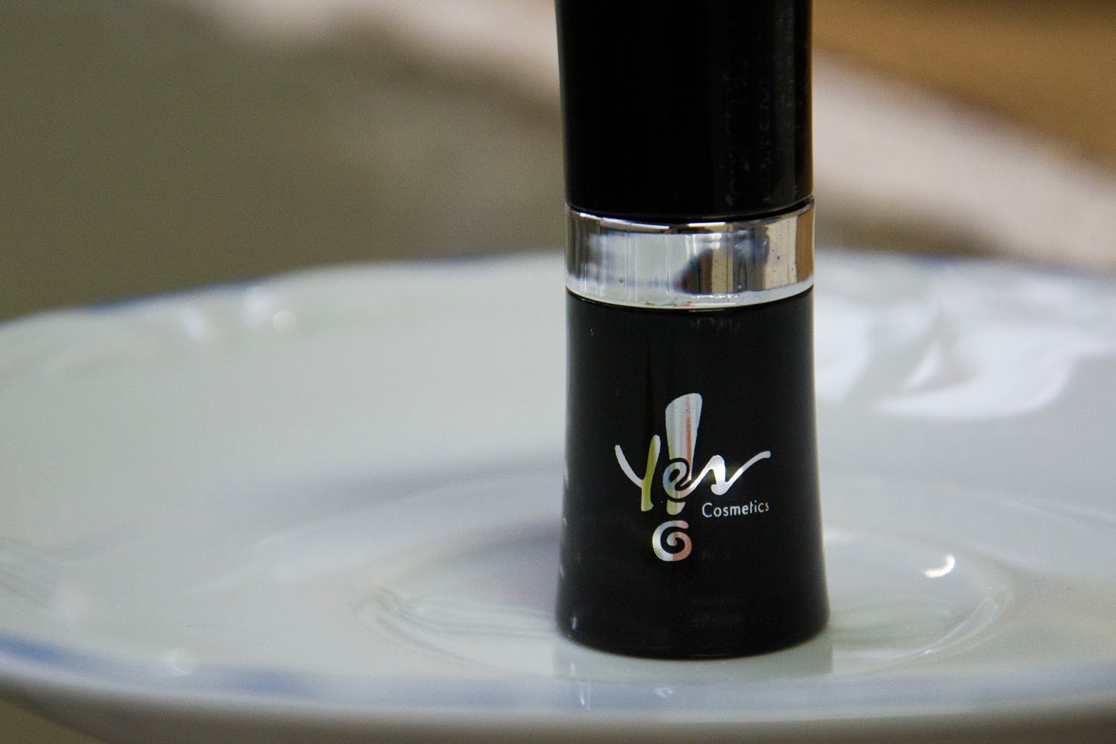 Resenha: Batom YES Cosmetics - Detalhes de Daniella