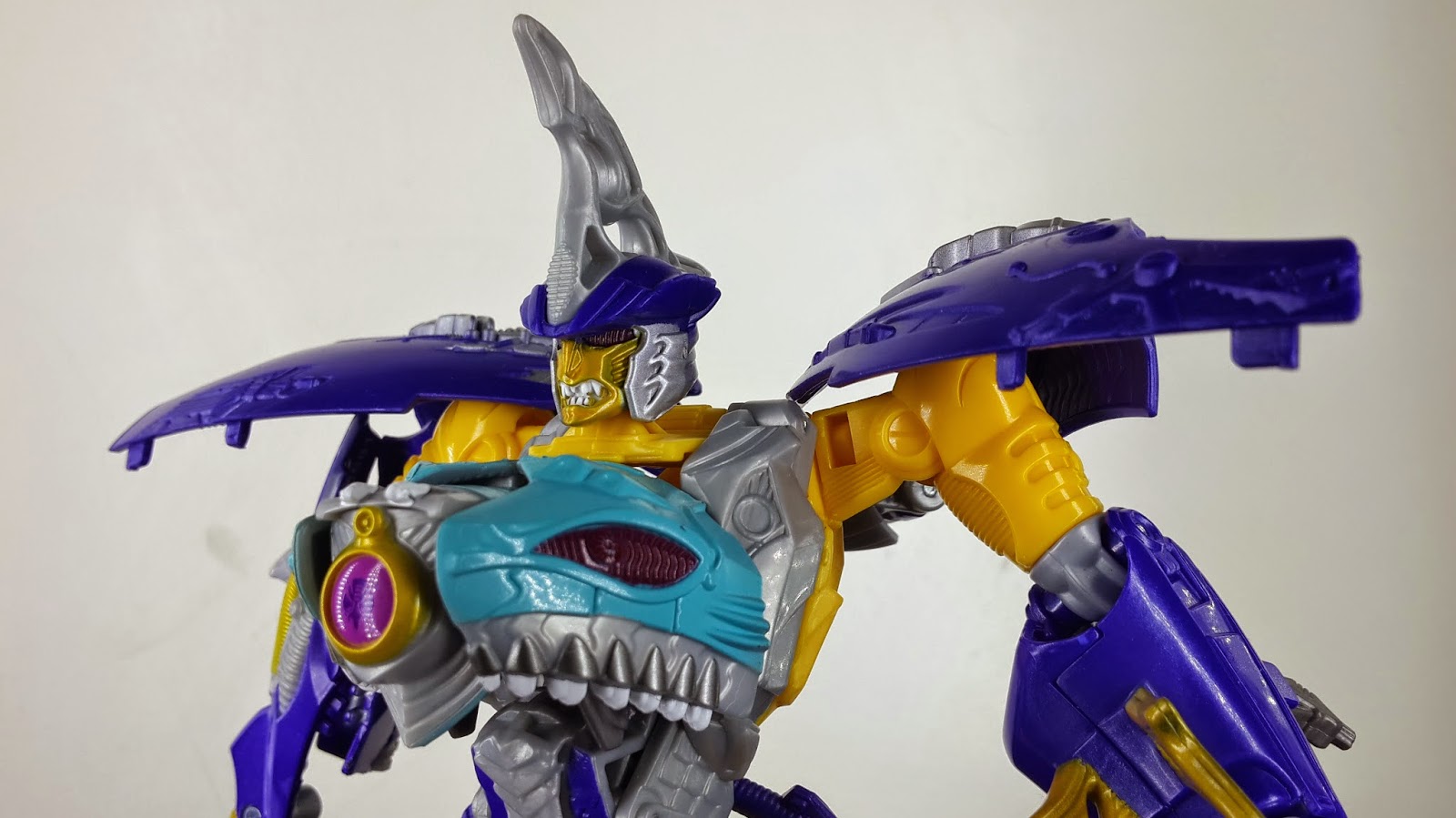 Blog Transformers.com: 1126: Generations Sky Byte (RID)