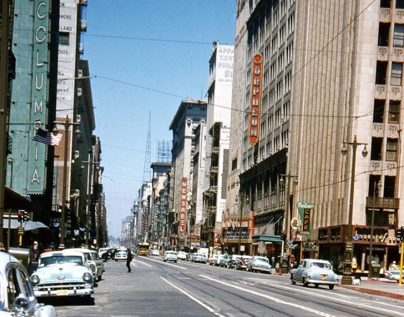 46 Fascinating Color Photos That Capture Street Scenes of Los Angeles ...