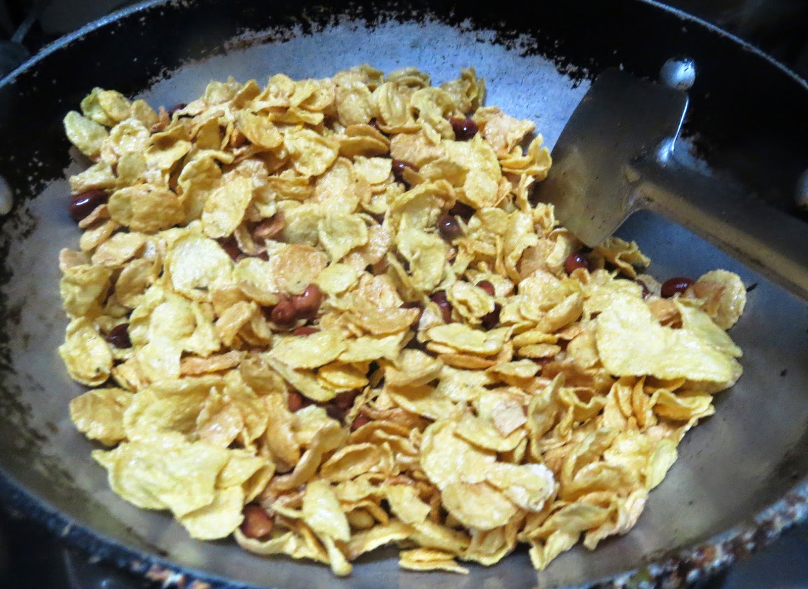 ಅಡಿಗೆ - Adige: Crispy Mandakki (Murmure) Kadle Puri