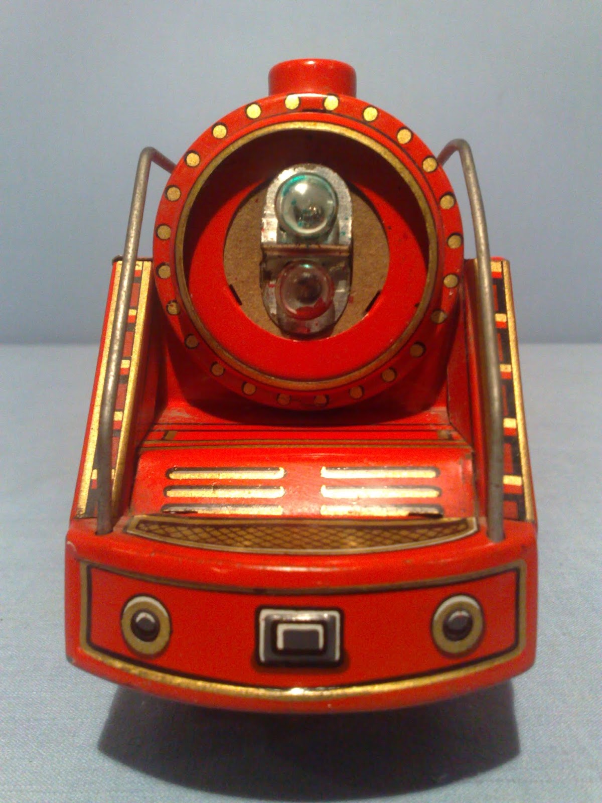 TOM's TECH TOYS: MODERN TOYS JAPAN