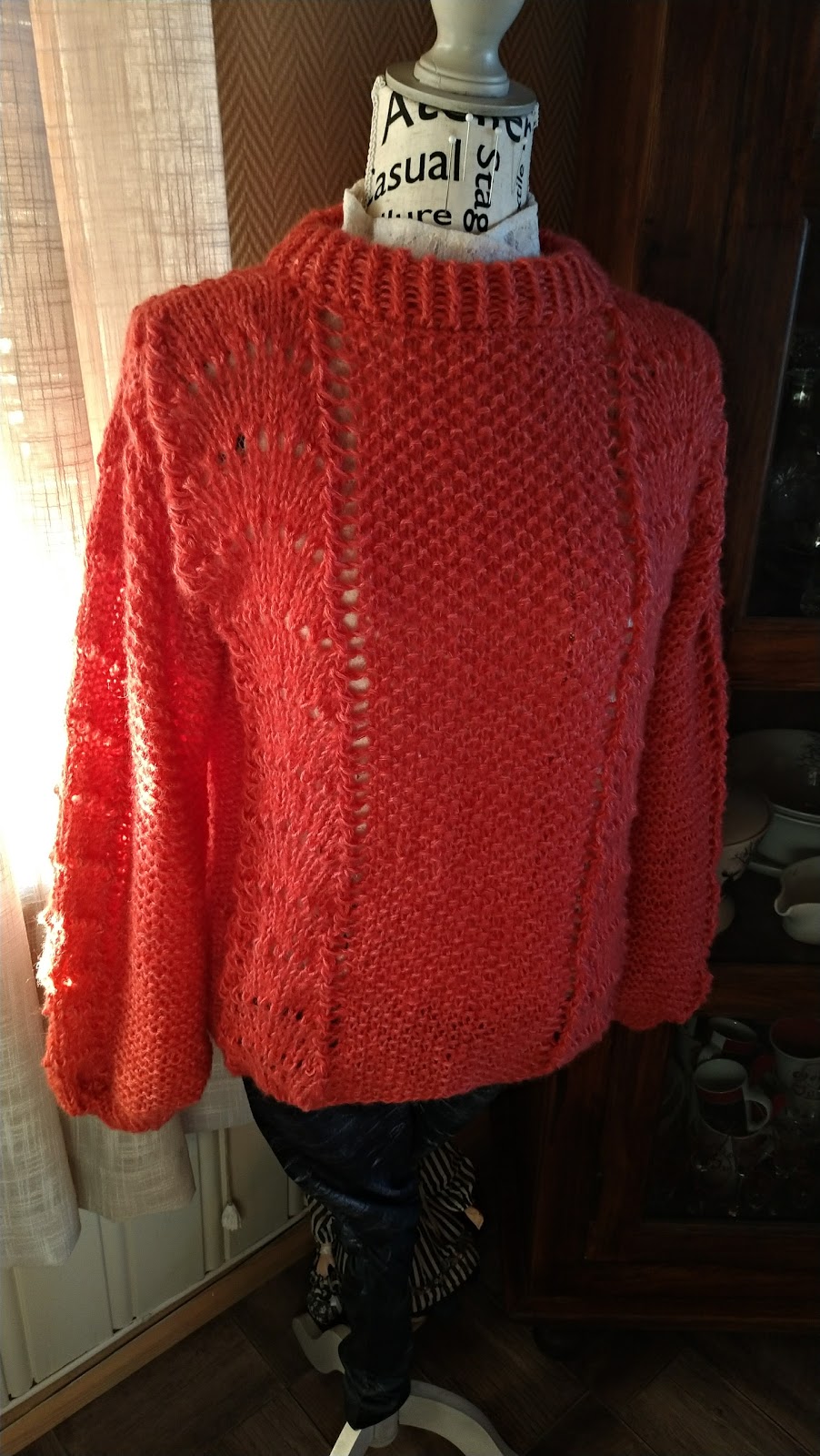 Ganni genser i korall farge