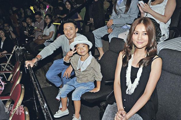 Ekin Cheng pressured by audience to propose to Yoyo Mung, takes no ...