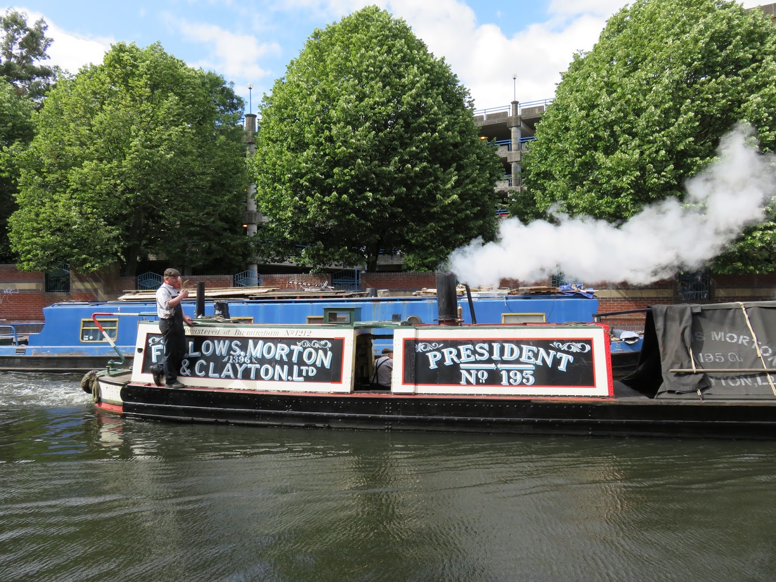Narrowboat Armadillo: Steam passing through Birmingham.
