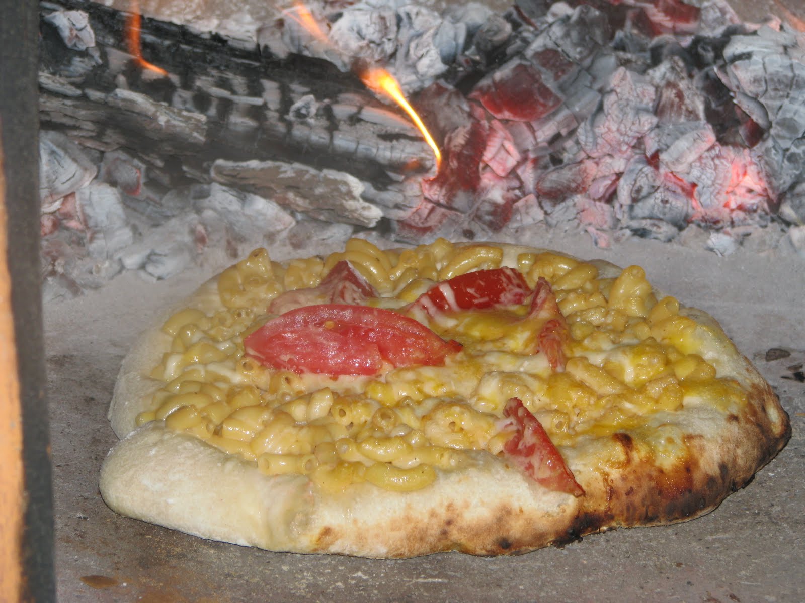 MAD MEAT GENIUS: MAC & CHEESE PIZZA