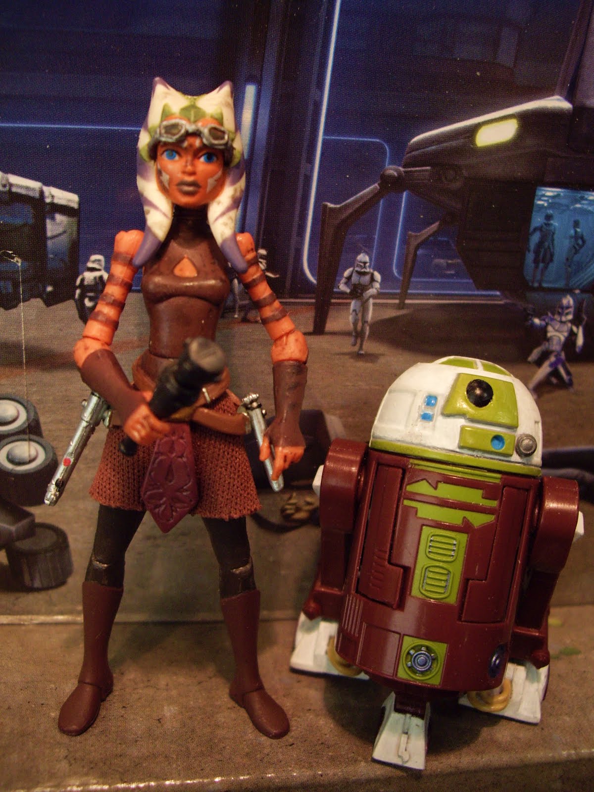 Customs for the Kid: Mechanic Ahsoka Tano with R7-A7