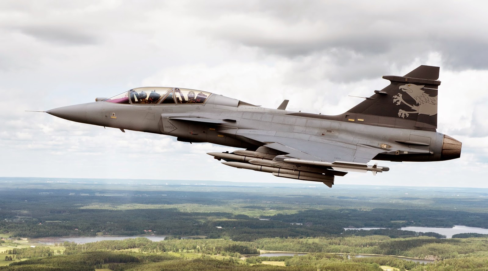 SAAB E BRASIL ASSINAM CONTRATO DO GRIPEN – Estratégia Global