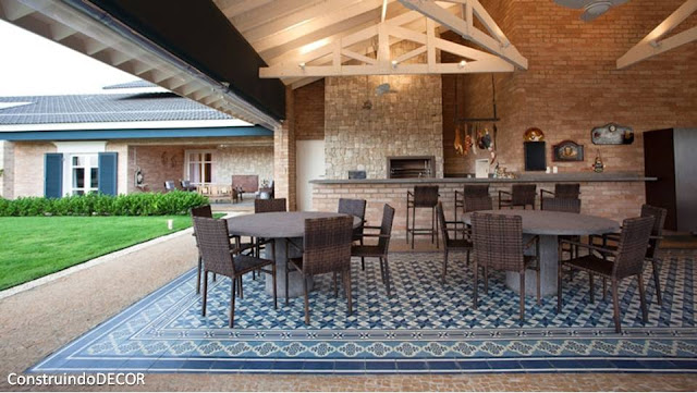 ÁREA COM CHURRASQUEIRA RÚSTICA: 33 IDEIAS PARA TE INSPIRAR