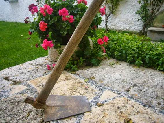 La pizarra de Gaude: El azadón