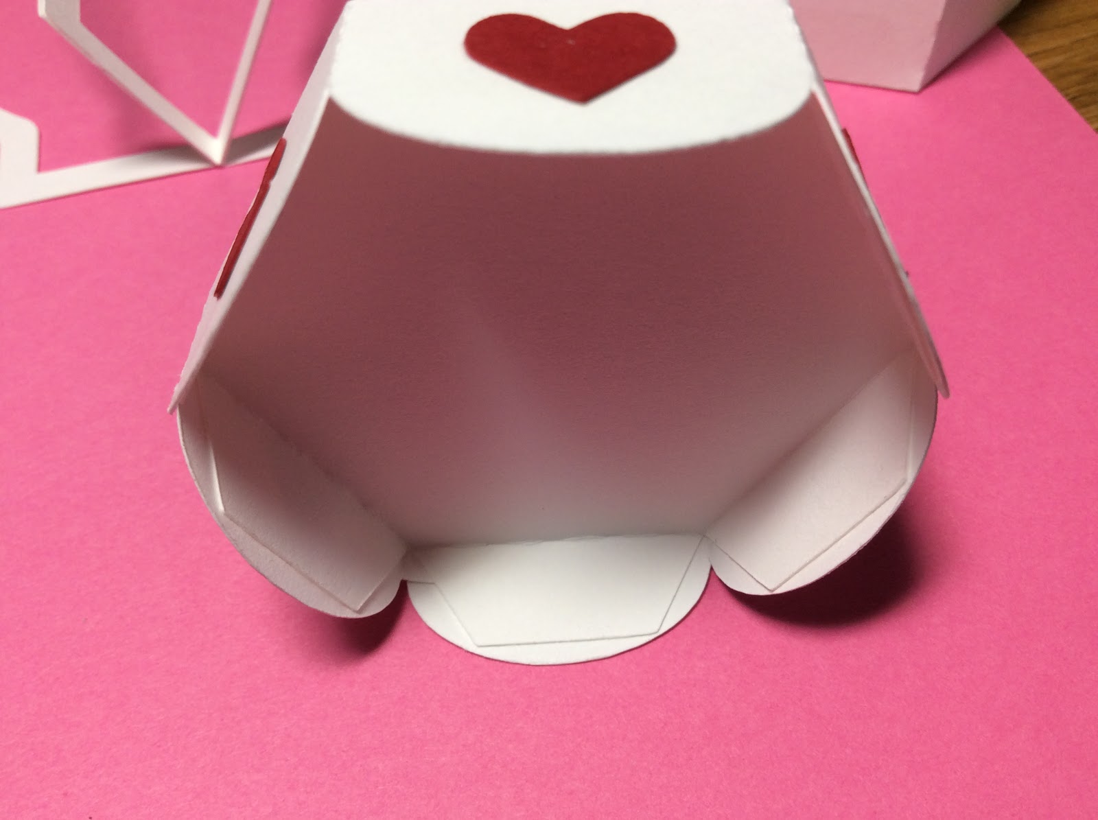 Papercrafts and other fun things: Valentine Cupid Box