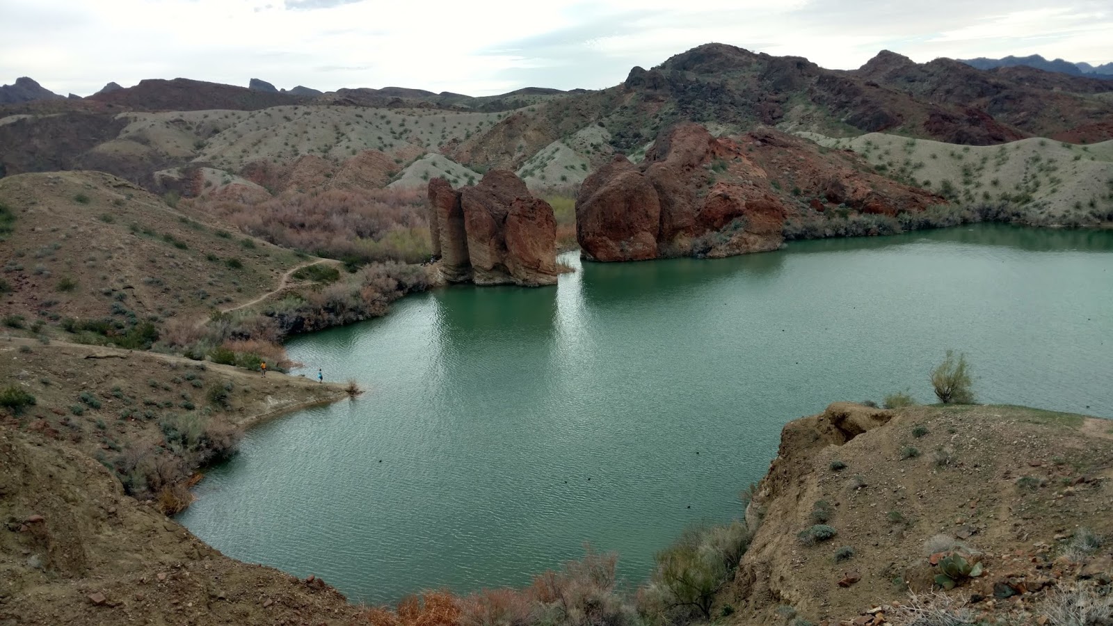 Dave'n'Kathy's Vagabond Blog: Crack in the Mountain Trail - Lake Havasu