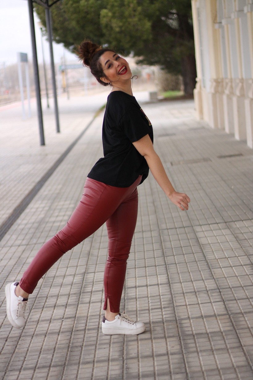 THE DREAM IS PARIS: Red lader pants