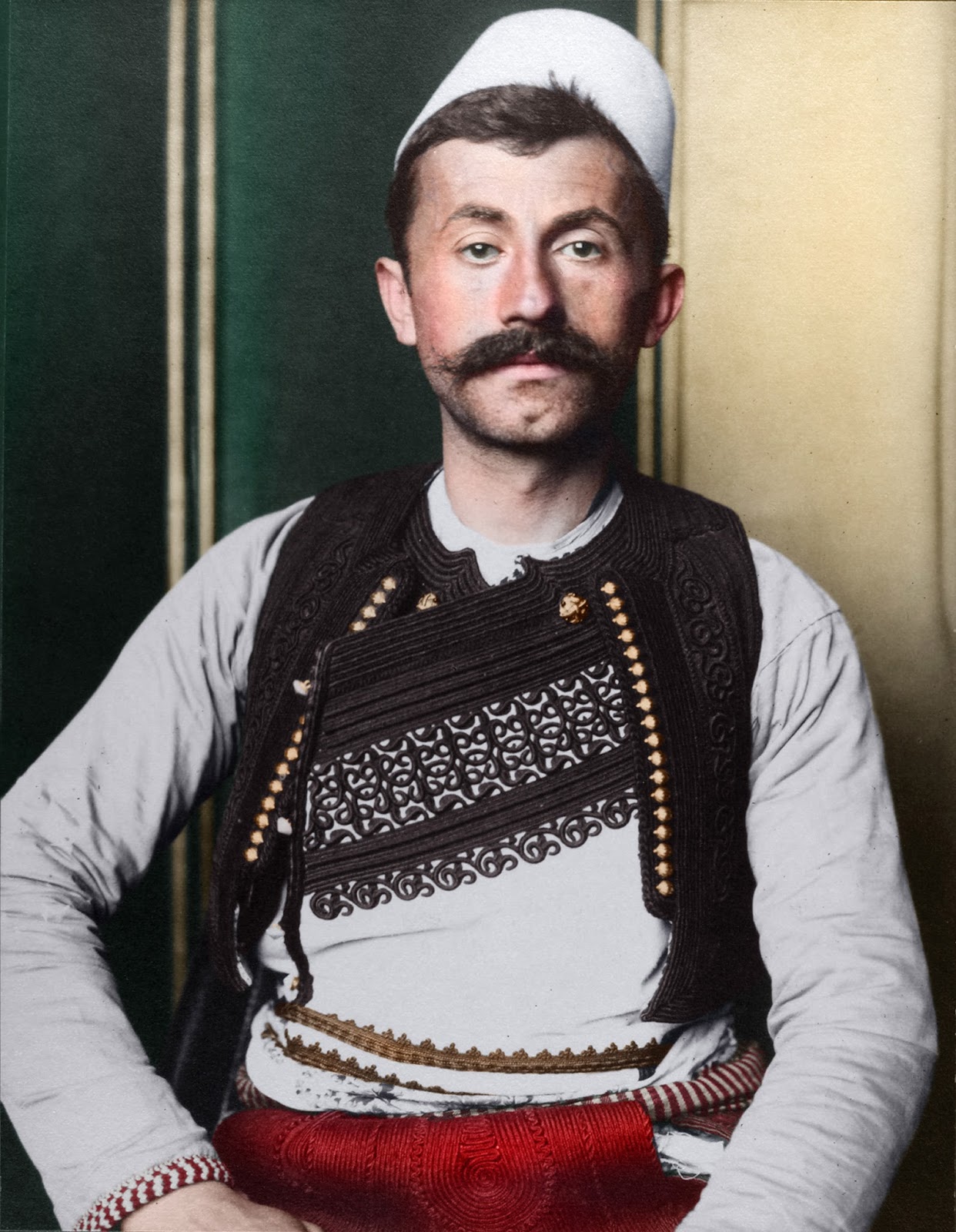 Beautiful Colorized Photos of Immigrants in Their Traditional Dresses ...