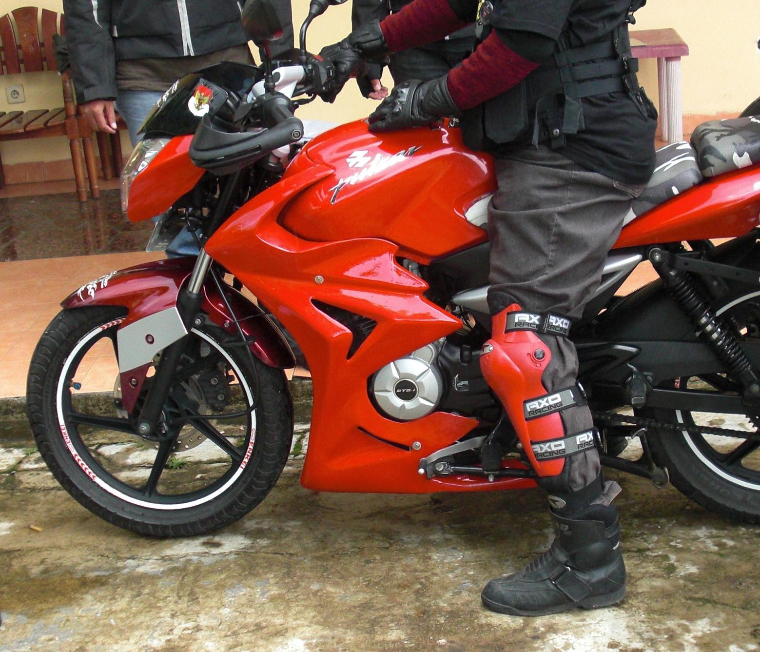 rouser 135 modified - philippin news collections