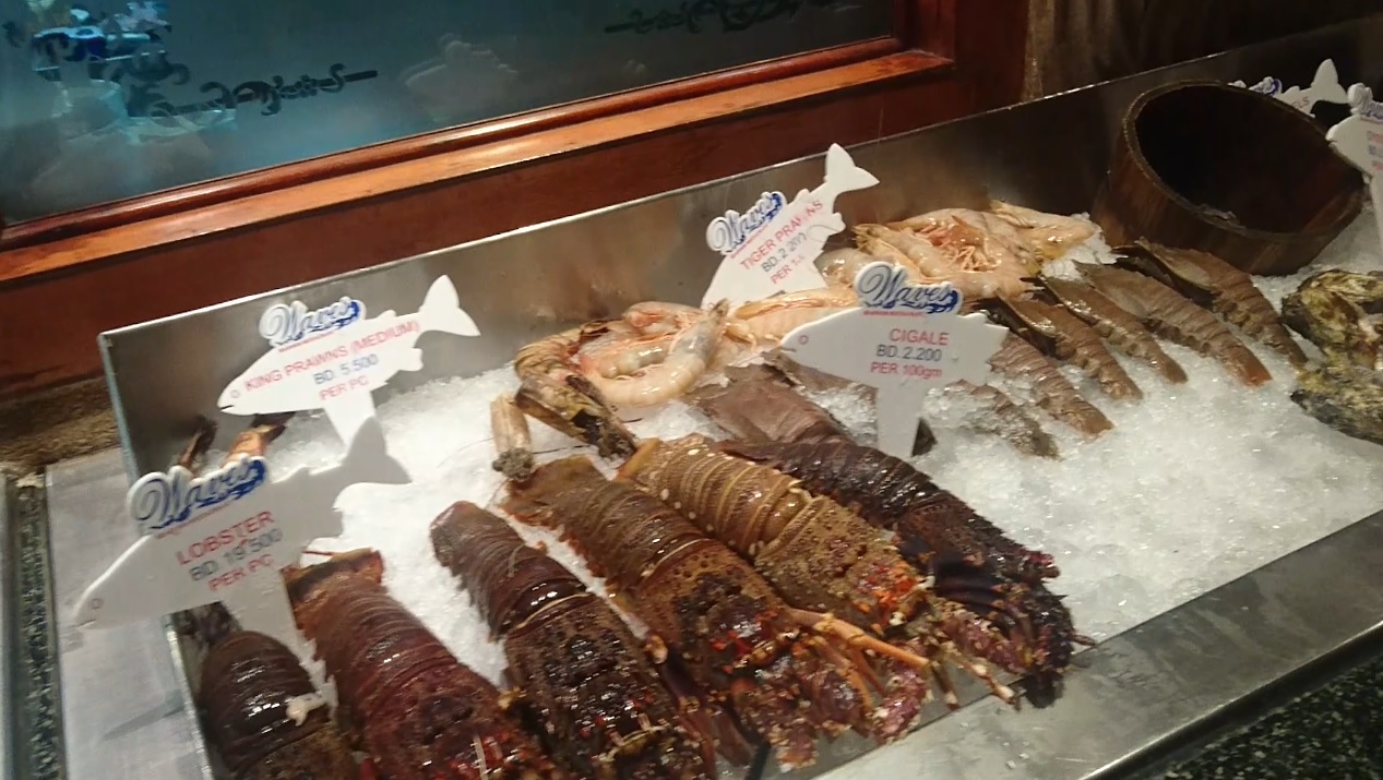 Hari Ng Larga: Waves Seafood Restaurant at Crowne Plaza - Manama Bahrain