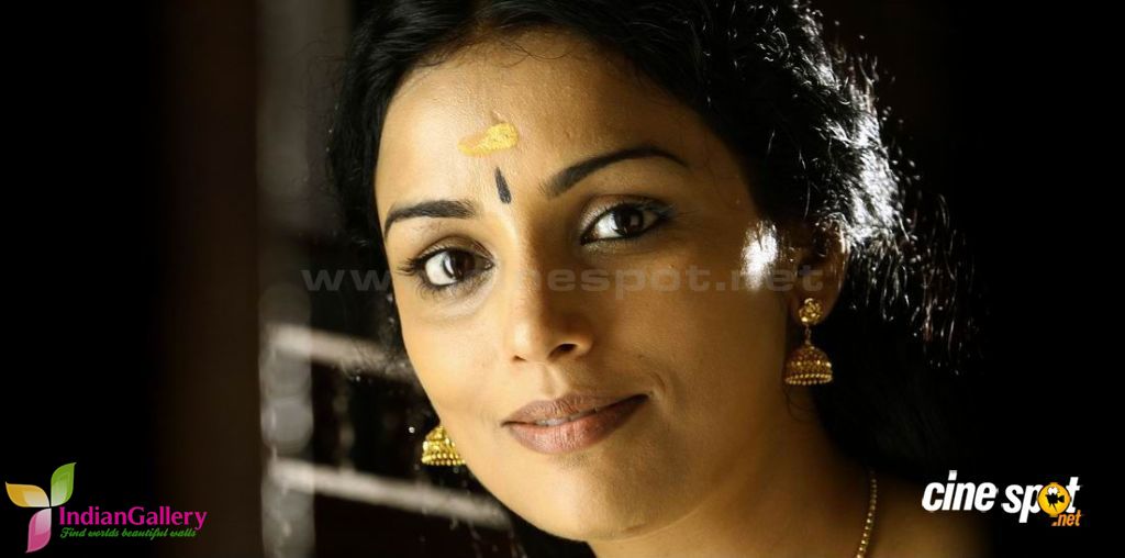 Swetha menon in Rathinirvedam Remake Malayalam Movie hot Photos Pics ...