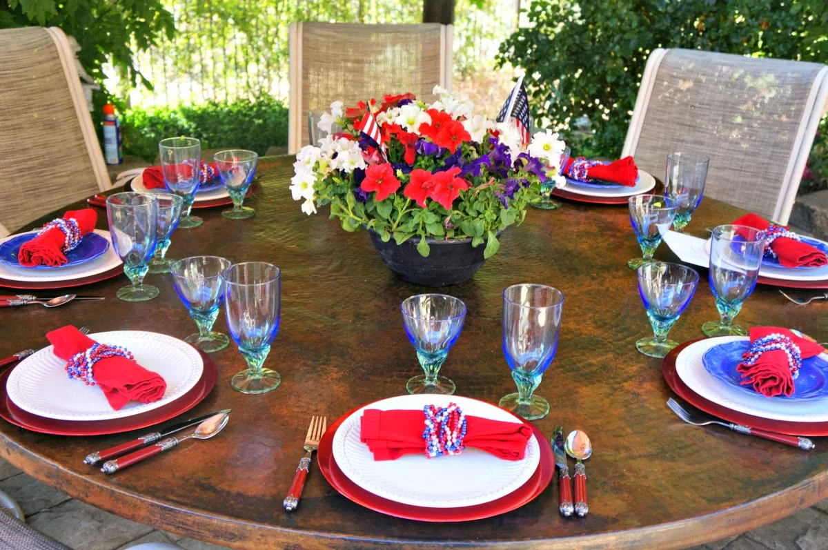 A Gathering of Patriotic Tables | Life and Linda