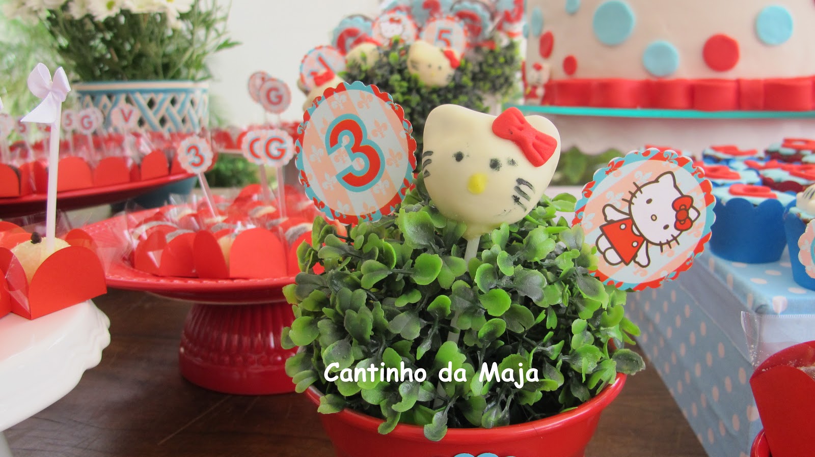 Cantinho da Maja: Festa com o tema Hello Kitty para duas irmãs