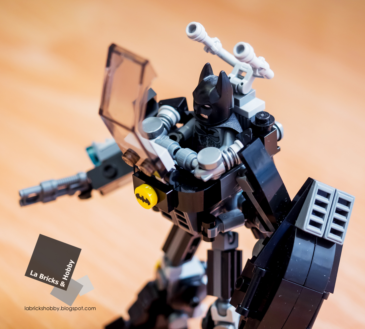 La Bricks & Hobby: Batman's Armor MOC