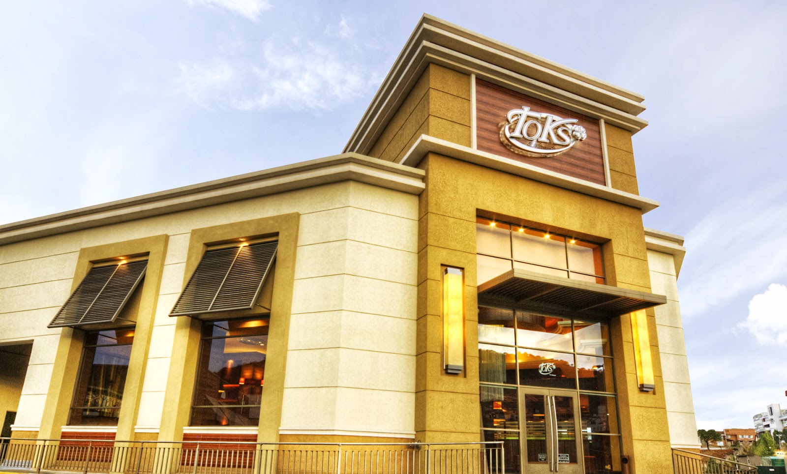 Clientes del restaurante Toks a la “Buena de Dios”