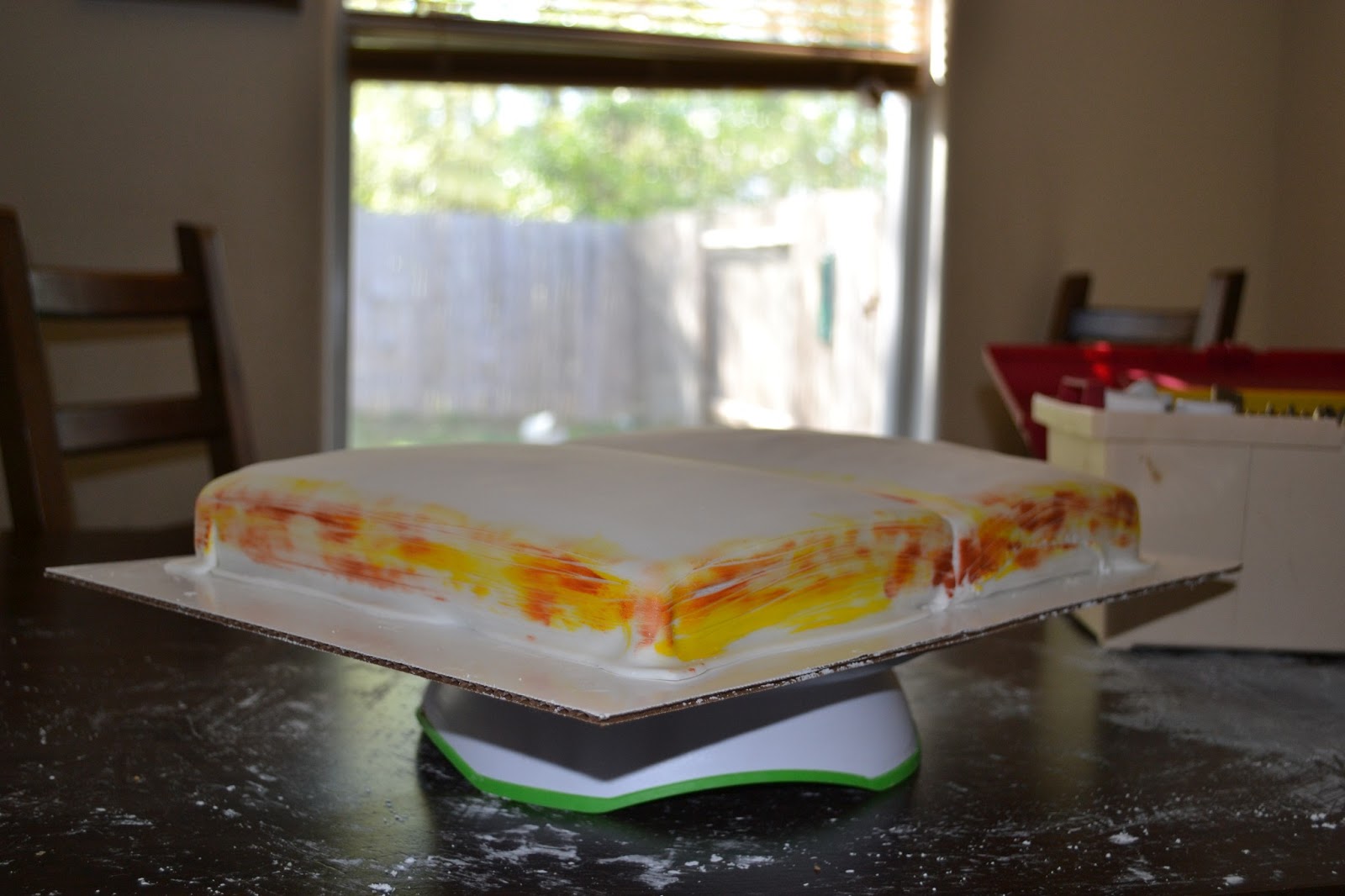 Hyde's Creations: Dragon Cake Tutorial