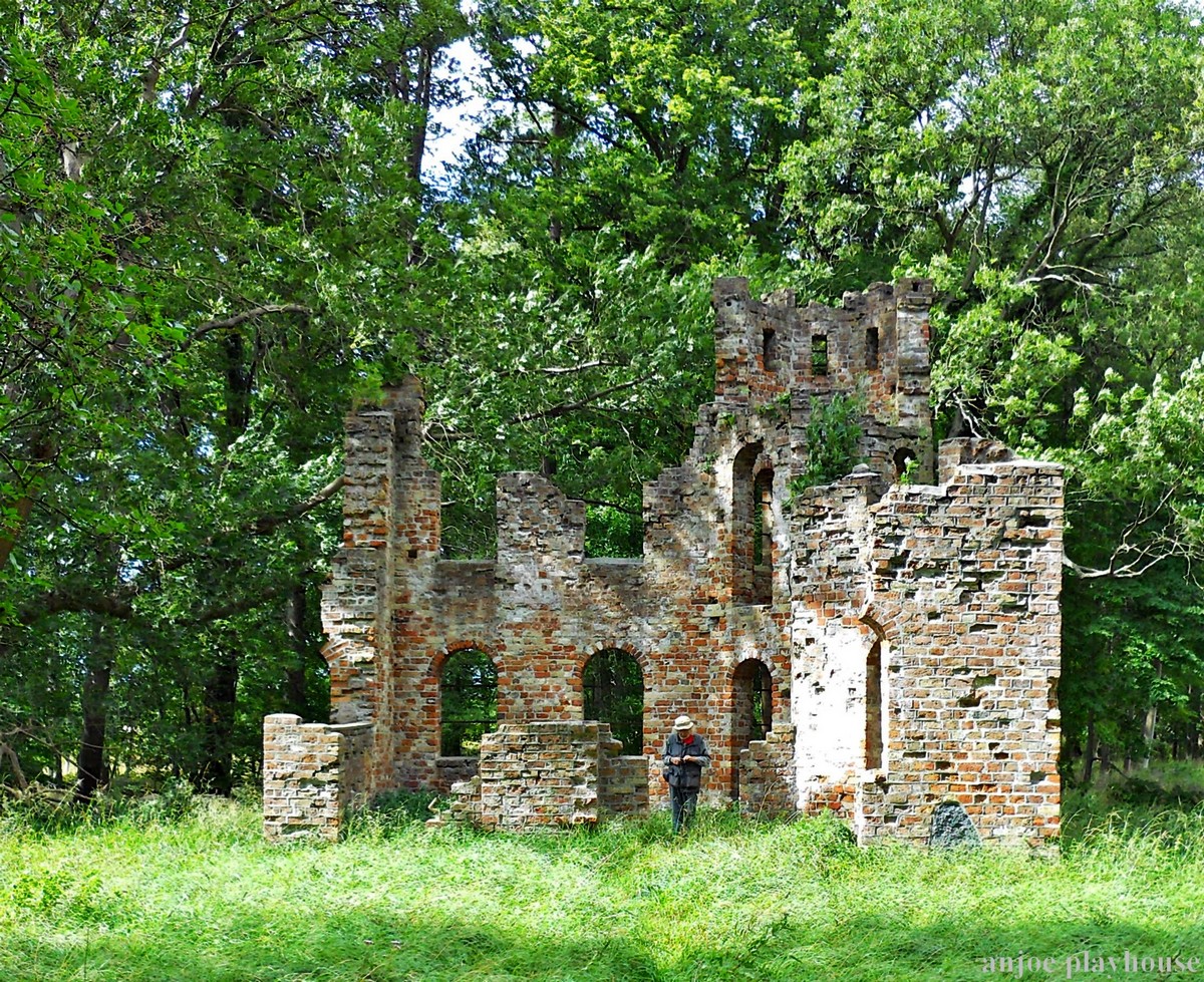 LOLLAND FOTOS: KNUTHENBORG SAFARIPARK