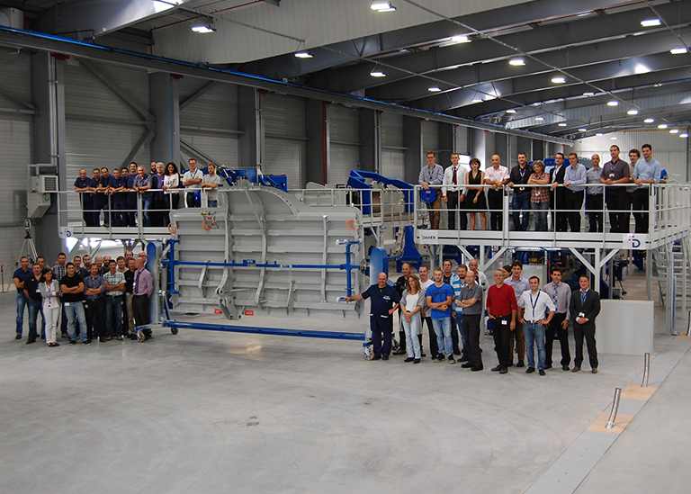 A350 XWB News: 1st MLG-Door for A350-1000 delivered.