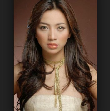 Biodata Artis Cantik Hesti Purwadinata Terbaru dan Terlengkap