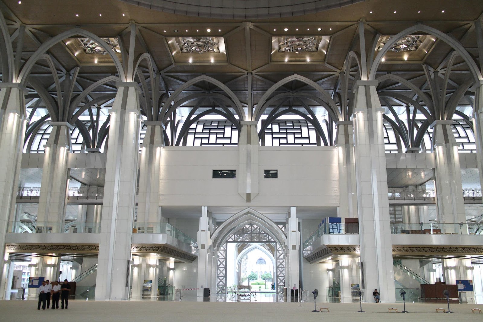 Sheemz's Mioozing's: Musings: the awesome Masjid BESI