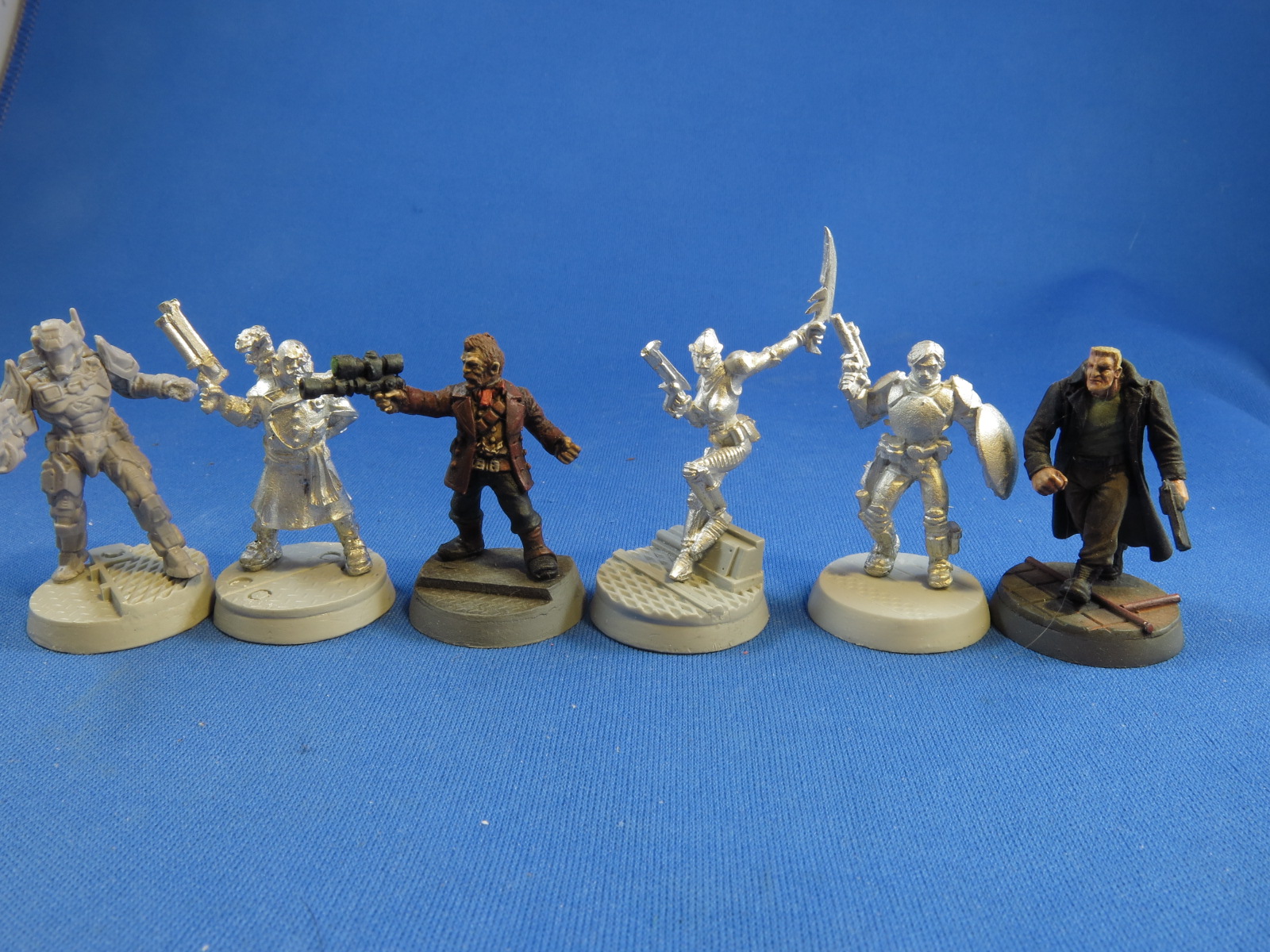 Plastic Legions: Rogue Stars Official Miniatures. Scale Comps and Review