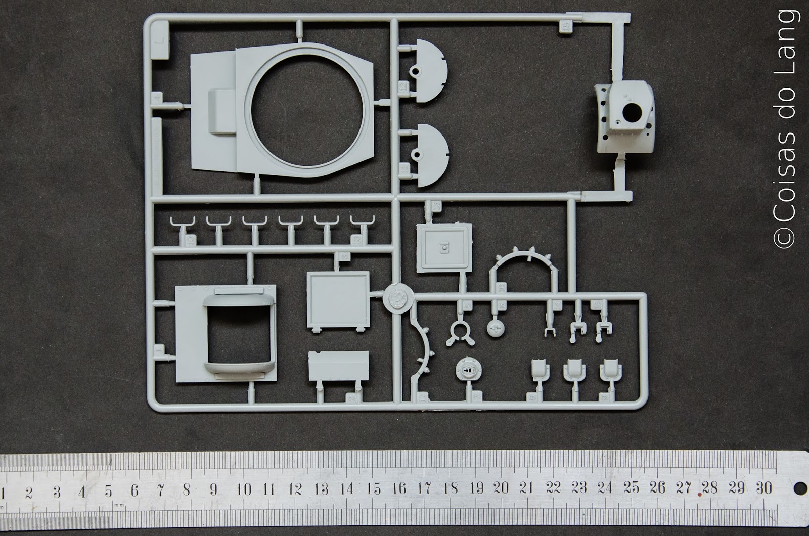 Review - Trumpeter 00312 - Russia KV-2 Tank