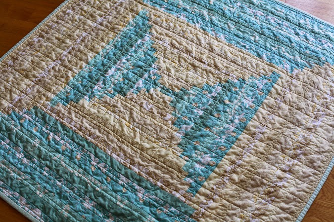 Blue is Bleu: Beachy Courthouse Step Baby Quilt