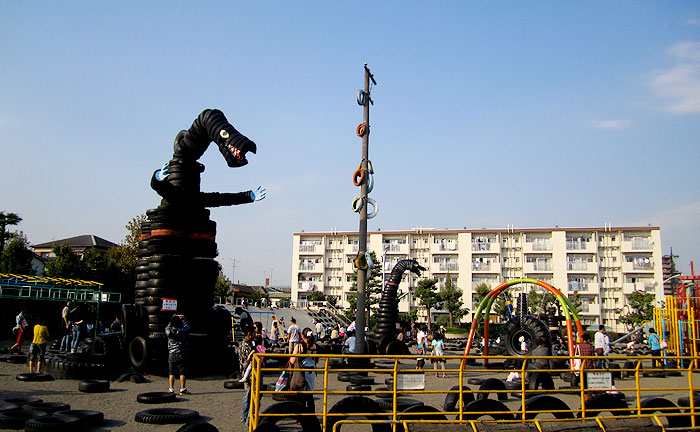 Tokyo park: Dinosaur Tire