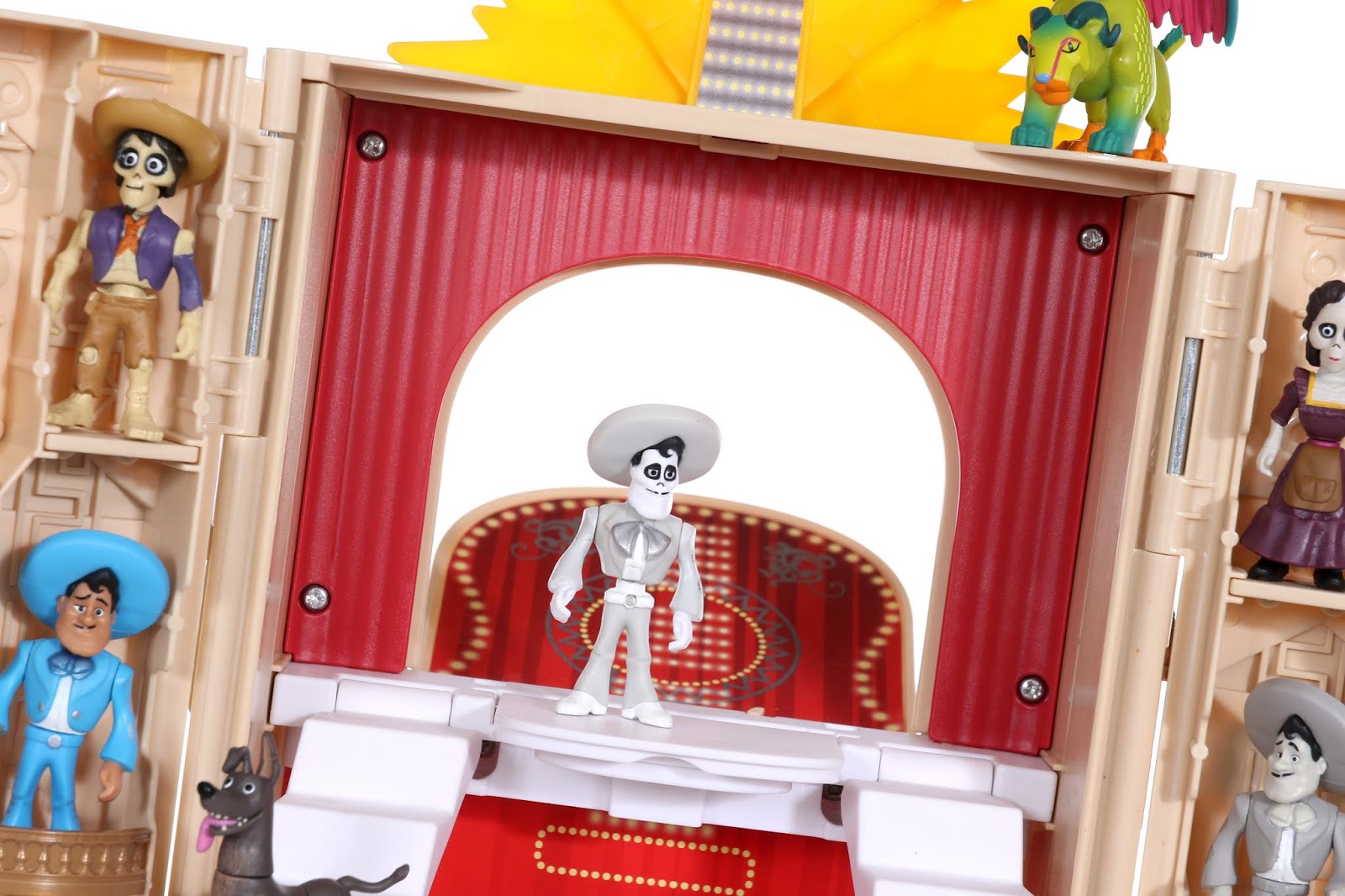 Dan the Pixar Fan: Coco: Skullectables Hacienda Playset