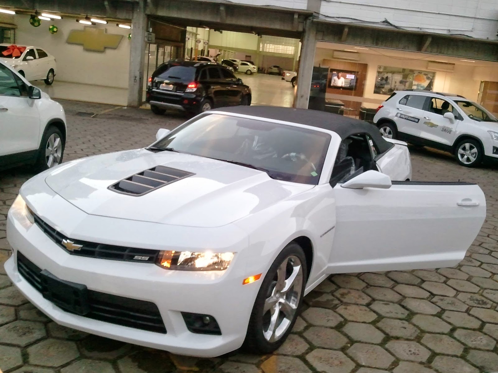 Chevrolet Camaro Conversível chega ao Brasil