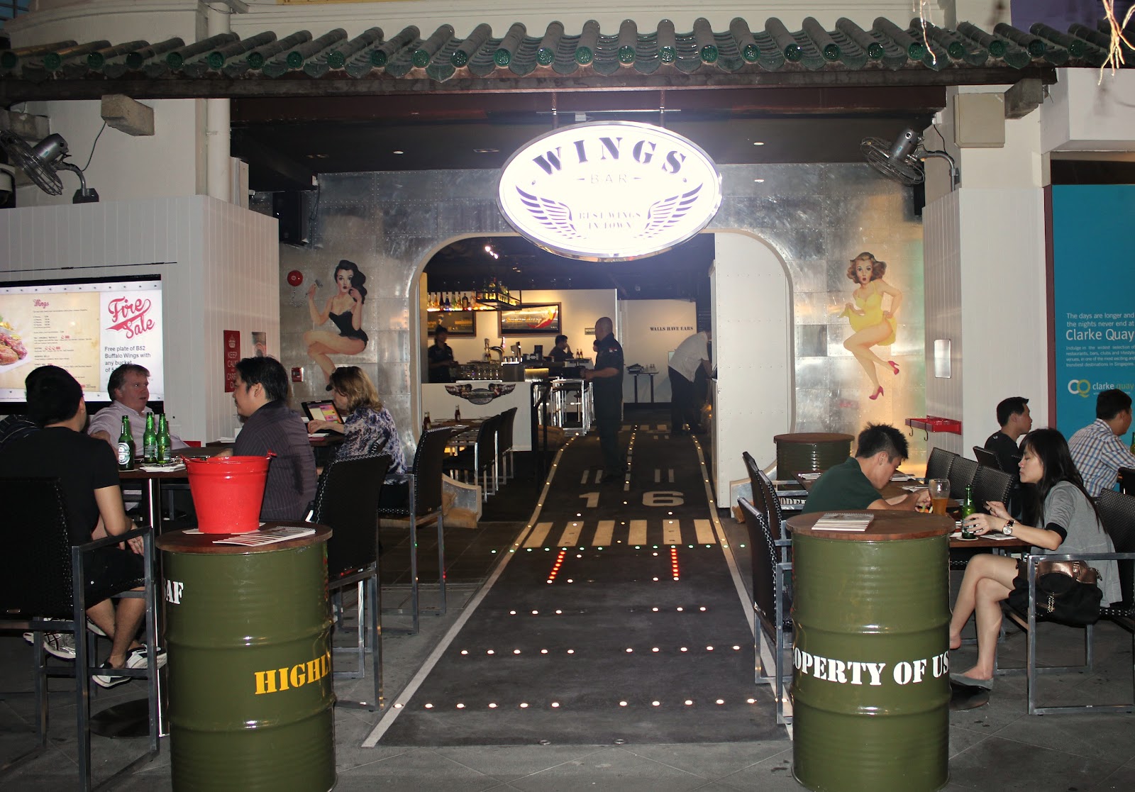 BIG LIFE SPENDER: WINGS BAR - THE BEST WINGS IN TOWN!