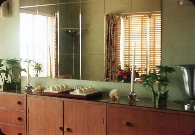 12 Cool Pics That Show Interior of a Florida Streamline Moderne House ...