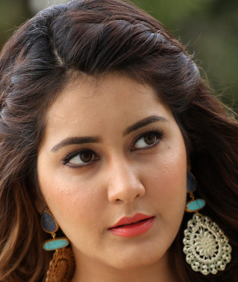 Telugu Actress Rashi Khanna Face Close Up Photos Gallery