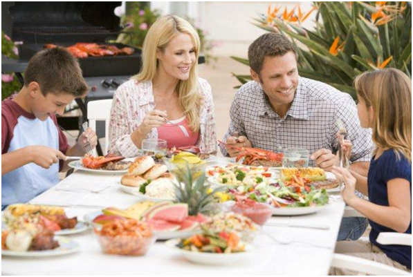 FAKTA UNIK ORANG PERANCIS MENGGUNAKAN ROTI SEBAGAI ALAT MAKAN