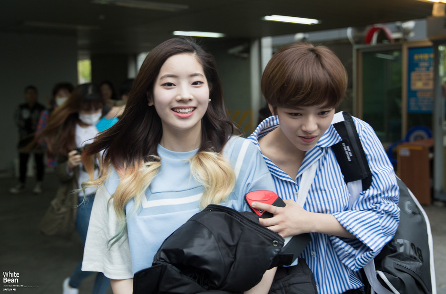 Joe's Twice Photo Blog: Momo, Dahyun, jeongyeon. weekly idol filming day