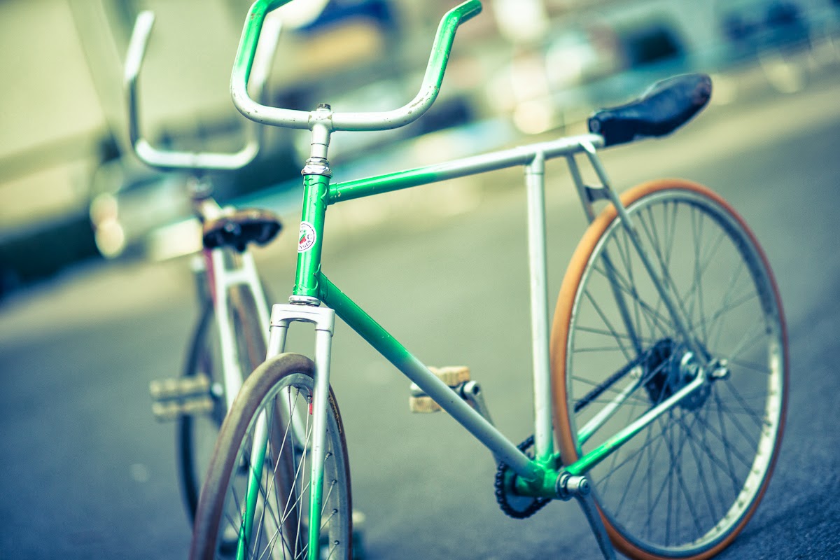 Zugzwang: Vintage Radball-Duo aus Österreich mit Idéale 39 & 46 Sätteln