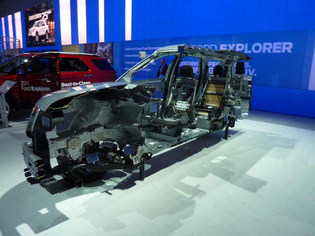 The World In Pictures: Cross-sectional images of the modern cars in ...