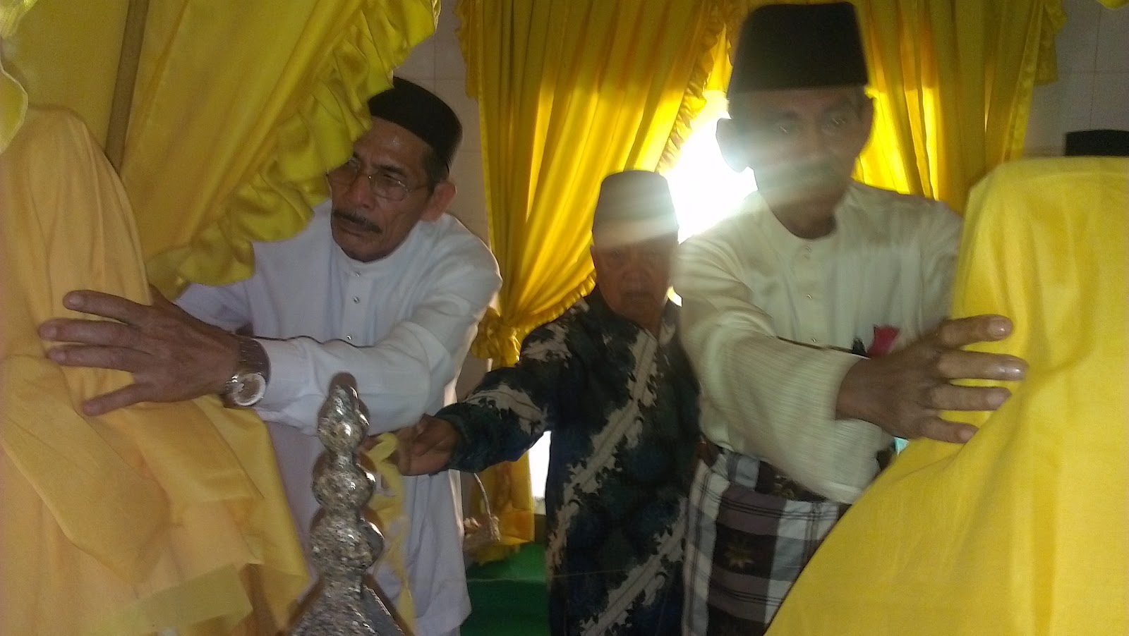 KELUARGA PAJAR, PARIMBUNIS: ZIARAH MAKAM DAENG CHELAK / DAENG MEREWAH ...