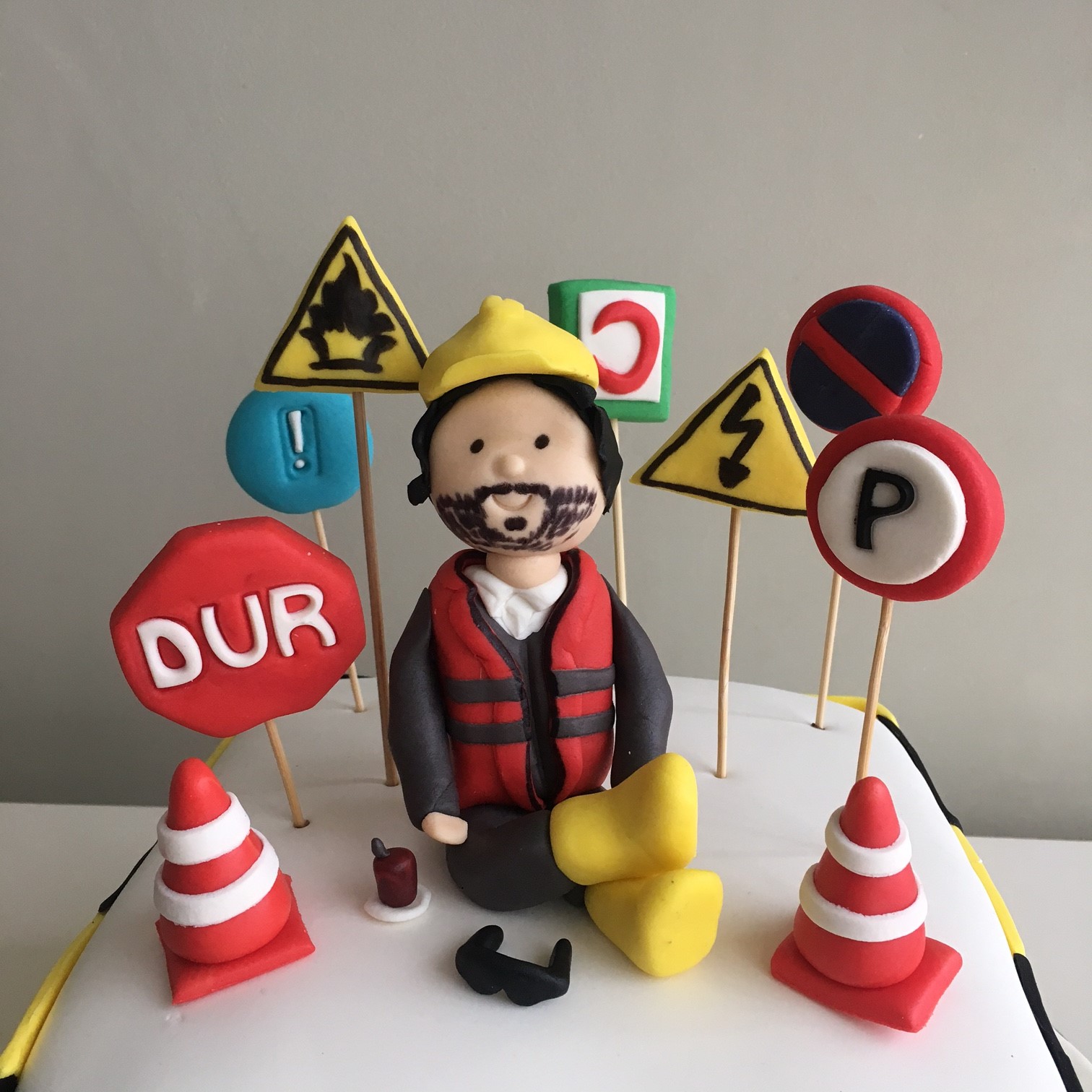 Niluferscakeshop: İş güvenliği pastası(Job security cake)