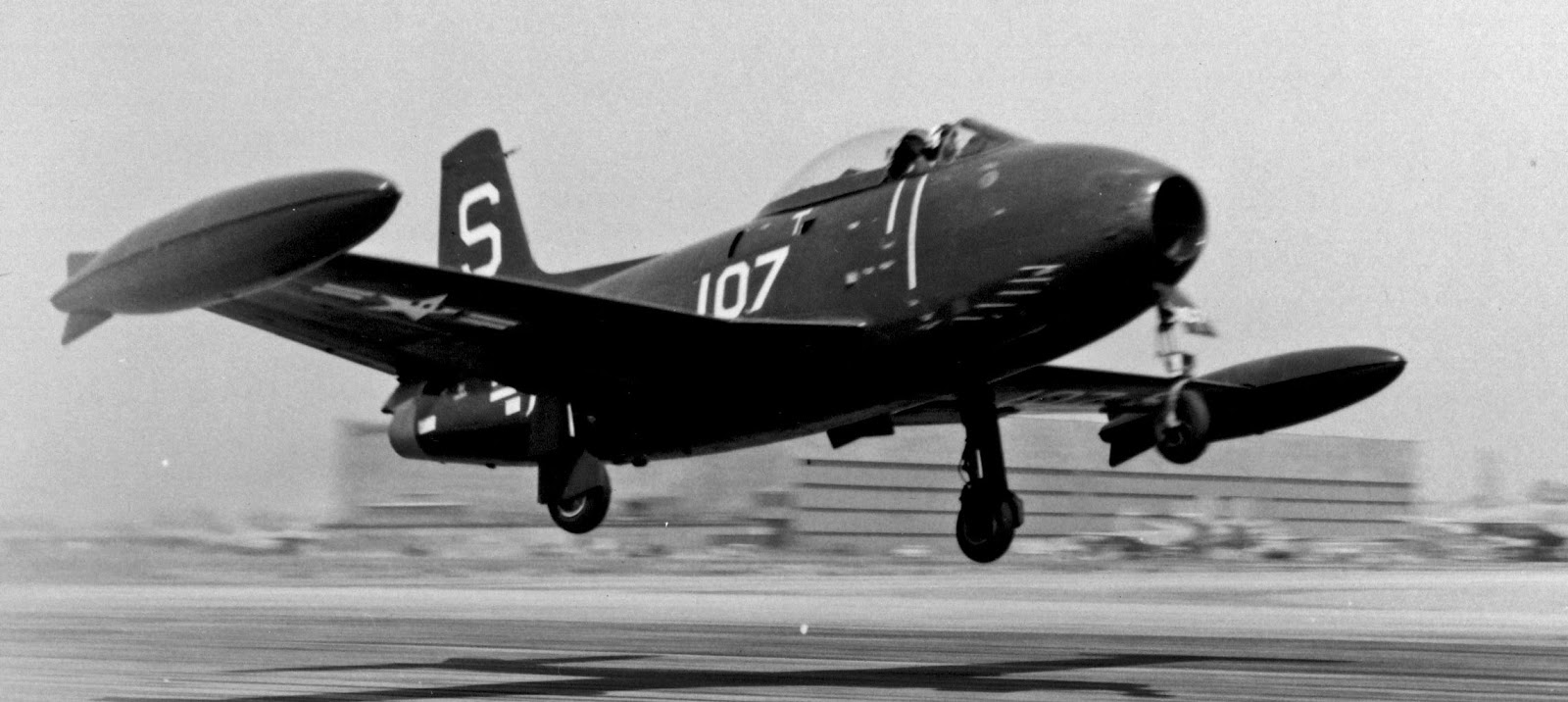 Tailhook Topics Drafts: FJ-1 Tip Tanks - 1948 Bendix "Race"